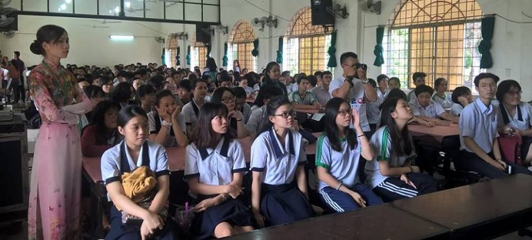 Đồng phục trường THPT Marie Curie TpHCM và Hà Nội